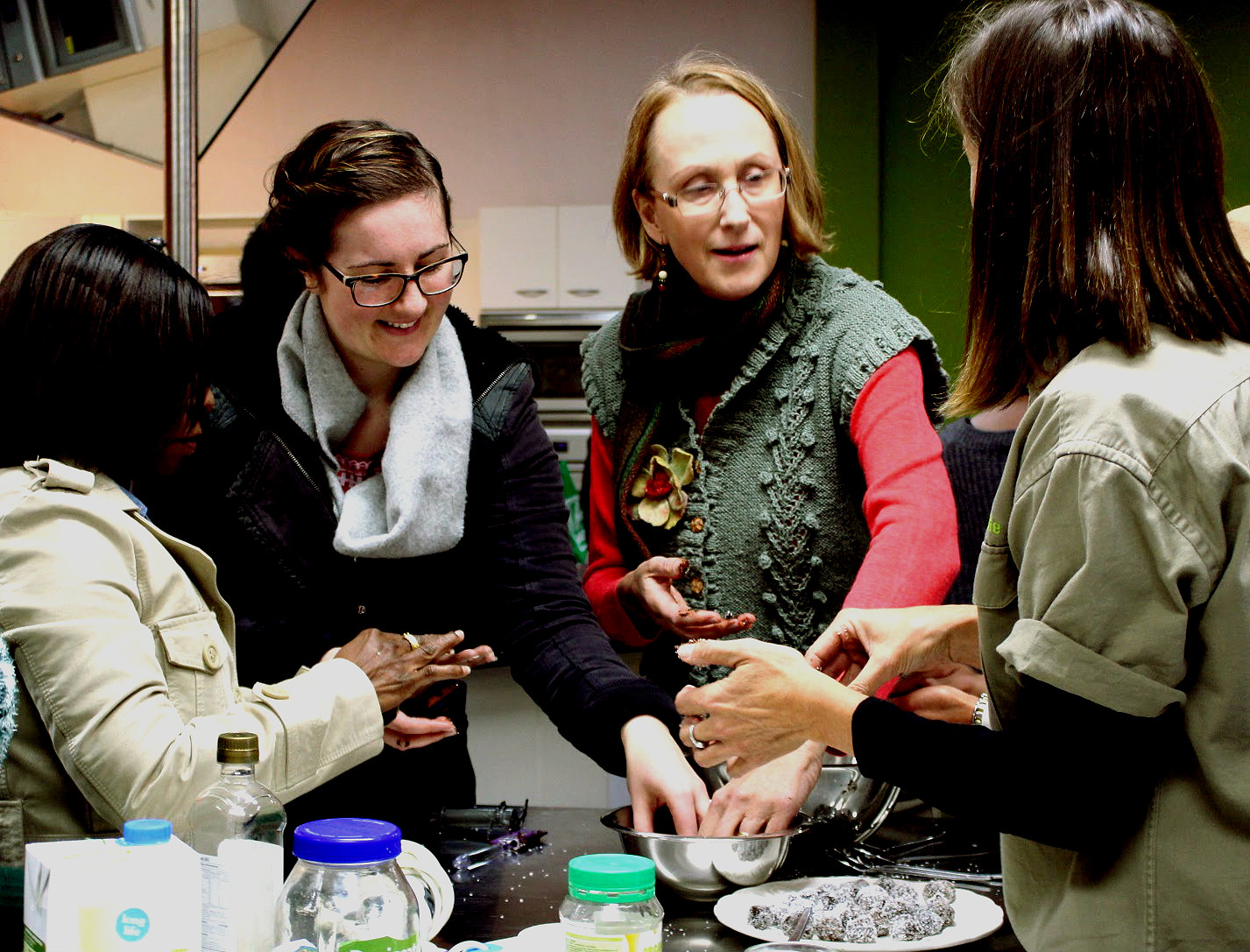 Cooking Circles – Bush Tucker Workshop – Karen Really Likes Food